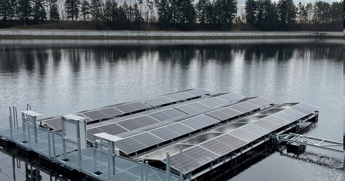 ČEZ tests its first floating photovoltaic power plant in the Czech ...