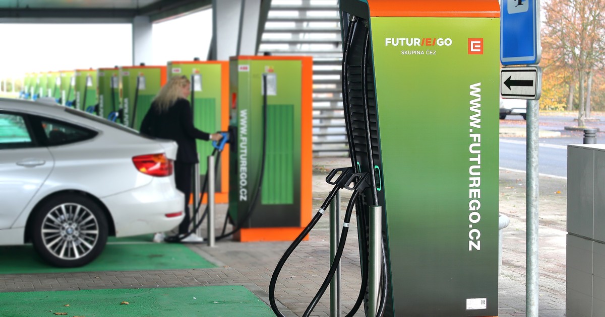 Za 10 minut nabito! ČEZ rozjíždí výstavbu ultrarychlých dobíjecích ...